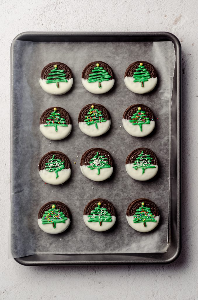 Christmas Oreos - Fresh April Flours